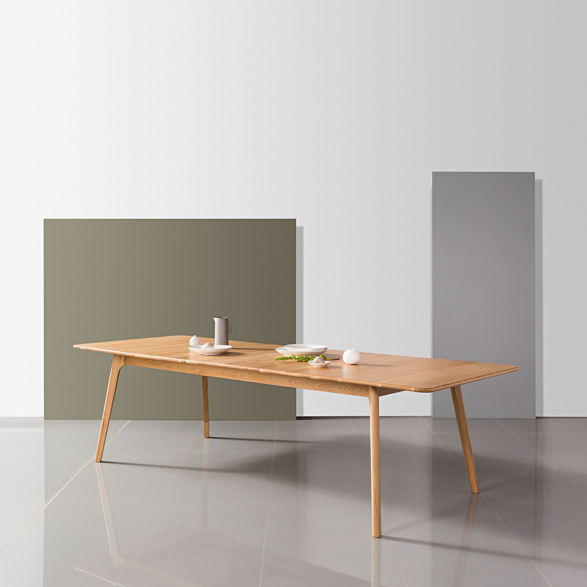 Extendable Oak Dining Table | Magnus - IconByDesign